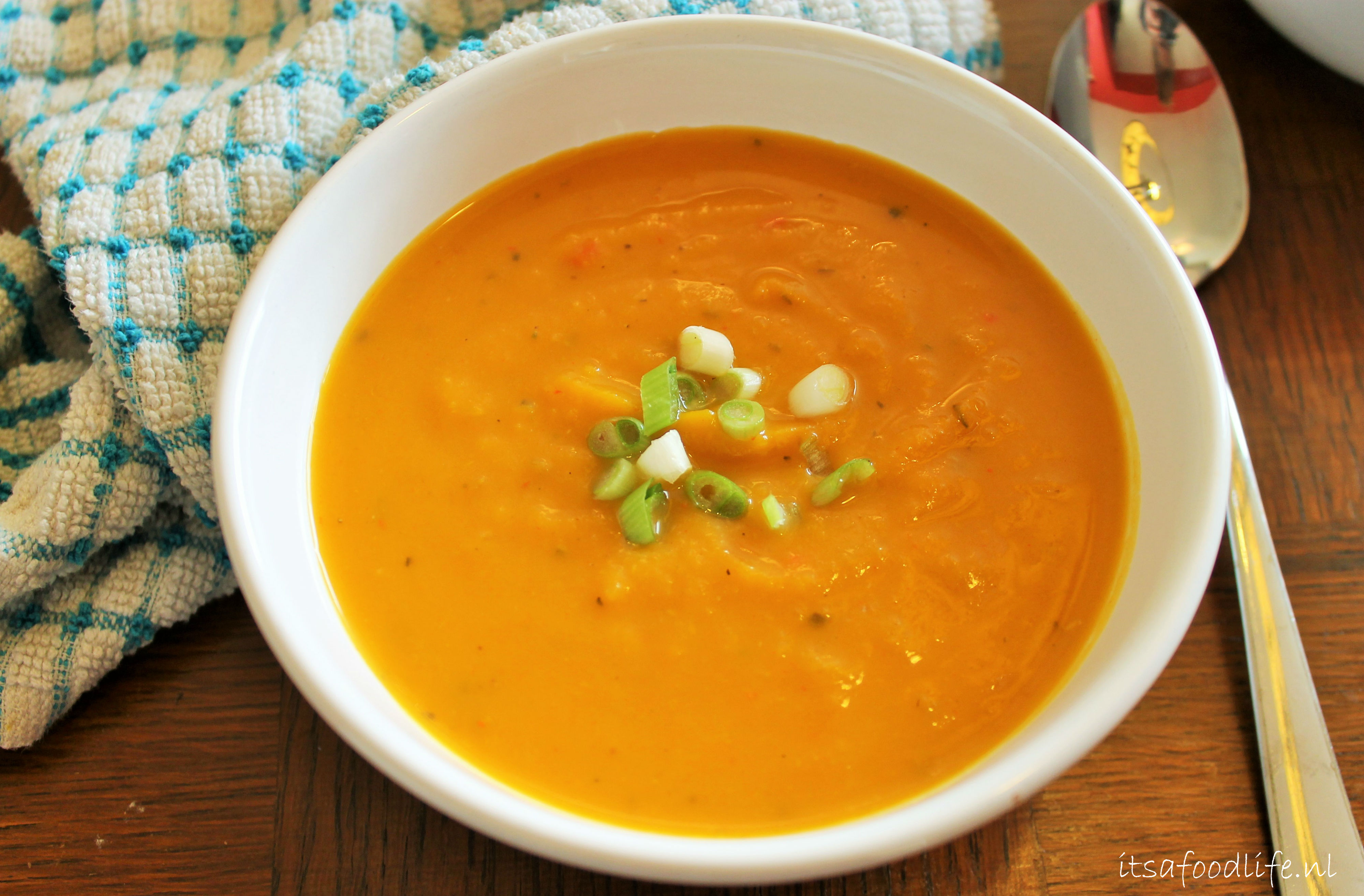 Makkelijke zoete pompoensoep met appel - It's a food life